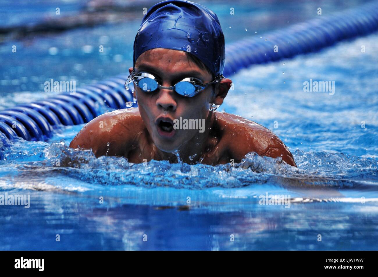 Man swimming pool outdoors muscular hi-res stock photography and images ...