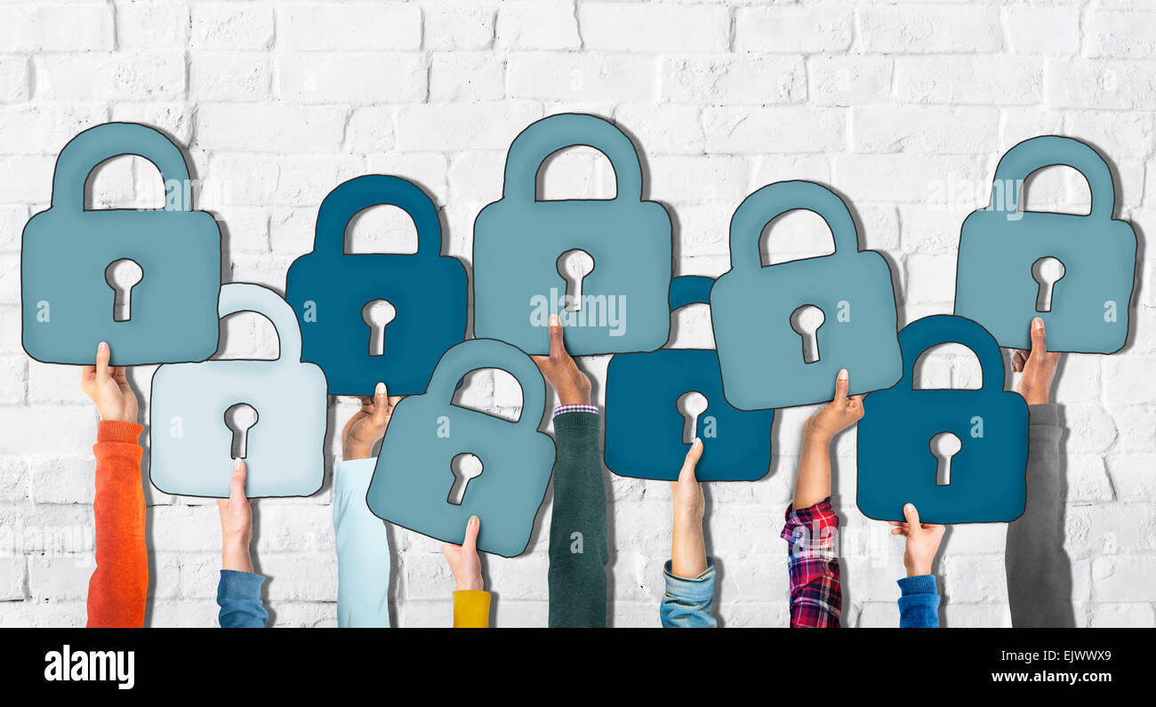 Hand holding padlock hi-res stock photography and images - Alamy