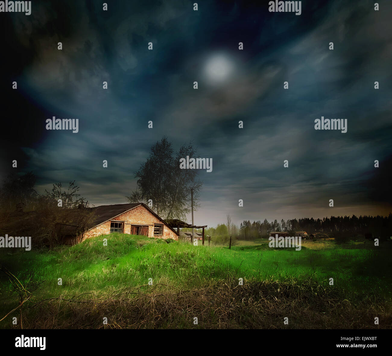 Dark farm house hi-res stock photography and images - Alamy