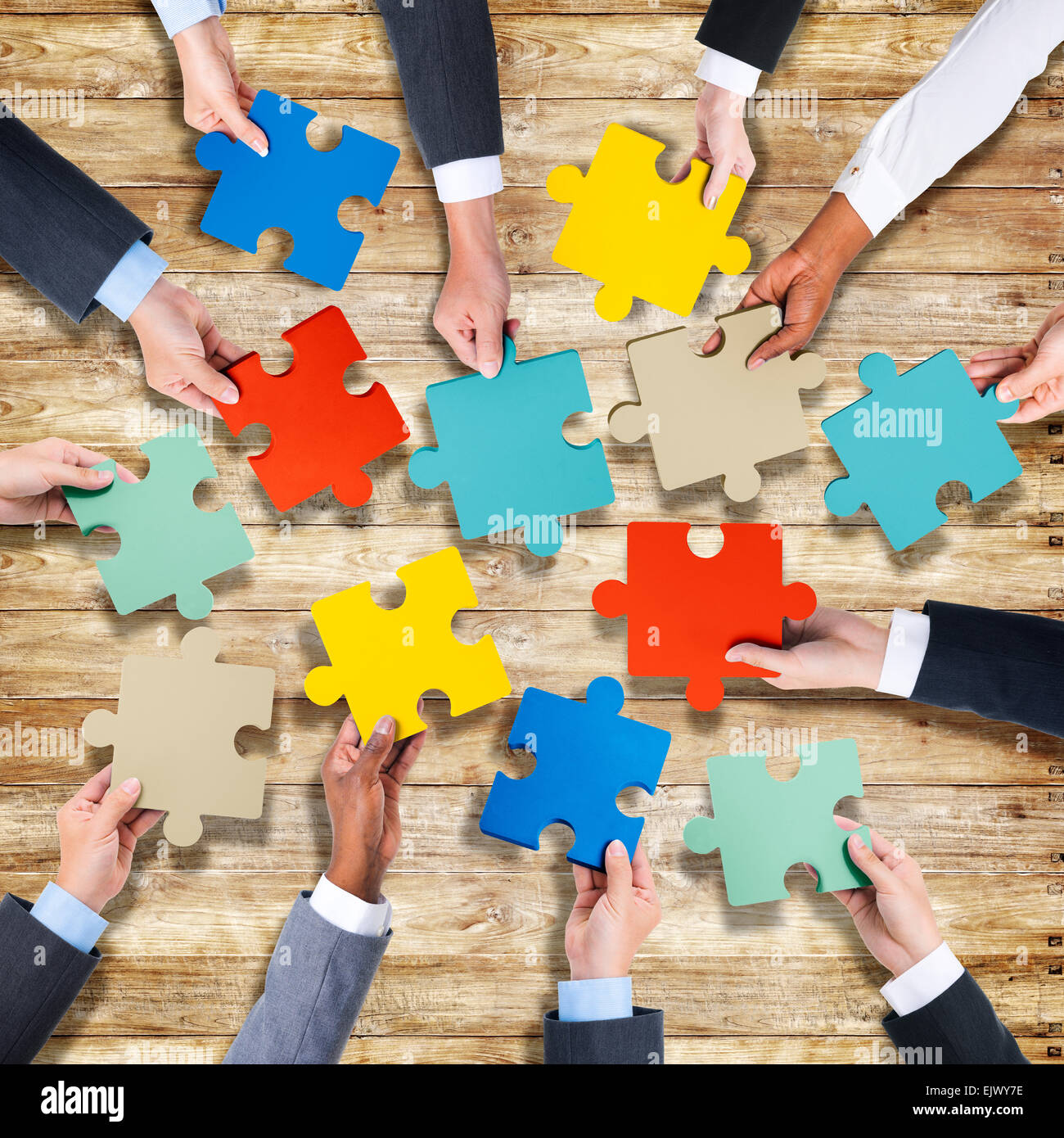 Puzzle teamwork hi-res stock photography and images - Alamy