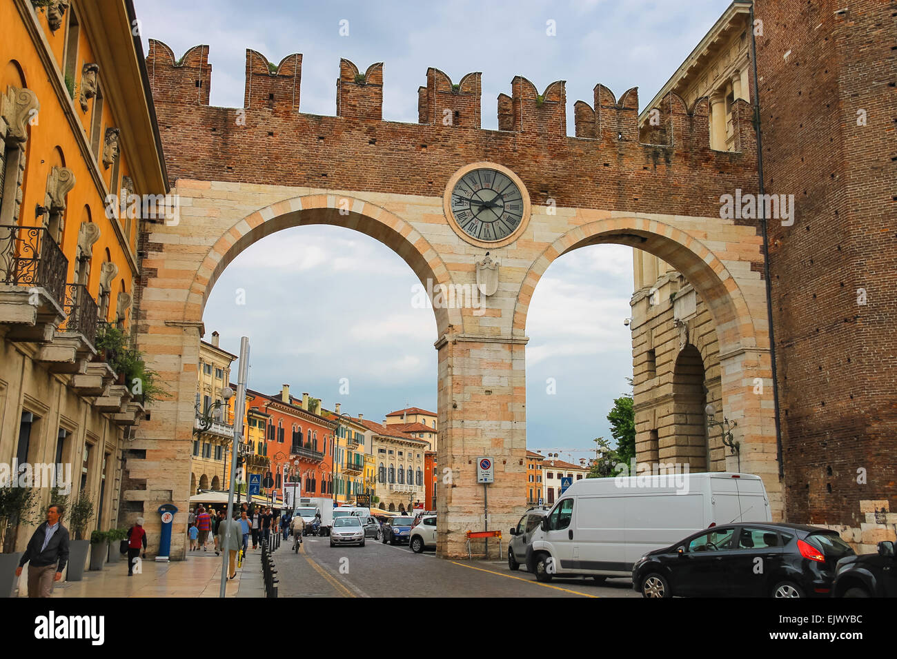 Medieval gates verona hi-res stock photography and images - Alamy