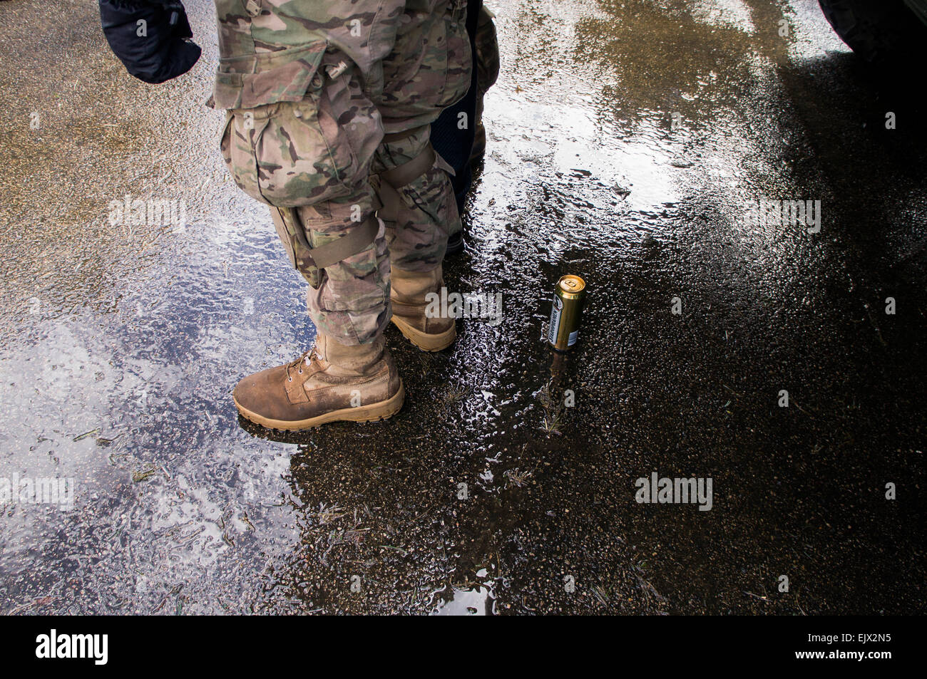 soldier, beer can, U.S. army "Dragoon Ride" convoy Stock Photo - Alamy