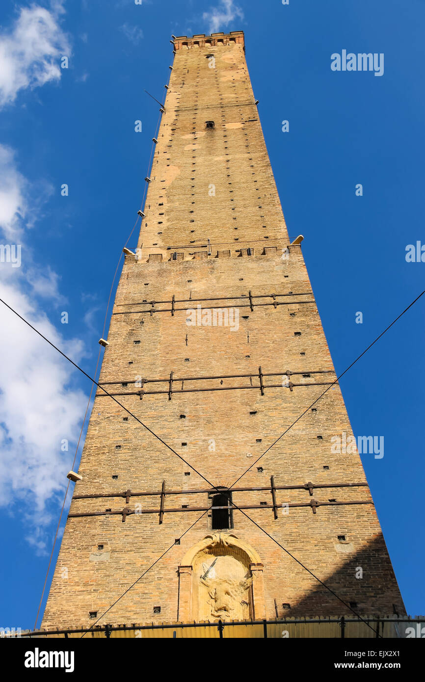 Torre degli Asinelli tower in Bologna. Italy Stock Photo - Alamy