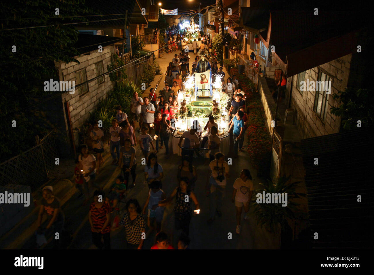 Pampanga, Philippines. 01st Apr, 2015. Catholic devotees join a ...