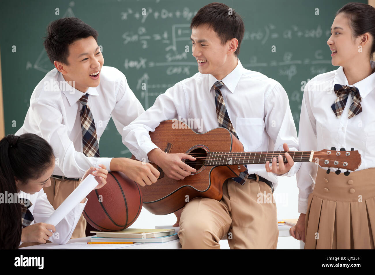 Chat in the classroom of senior high school students Stock Photo - Alamy
