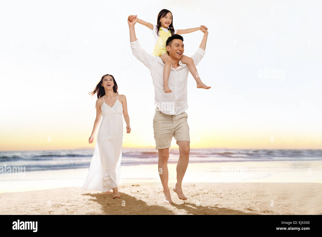 Family relaxation seaside hi-res stock photography and images - Alamy