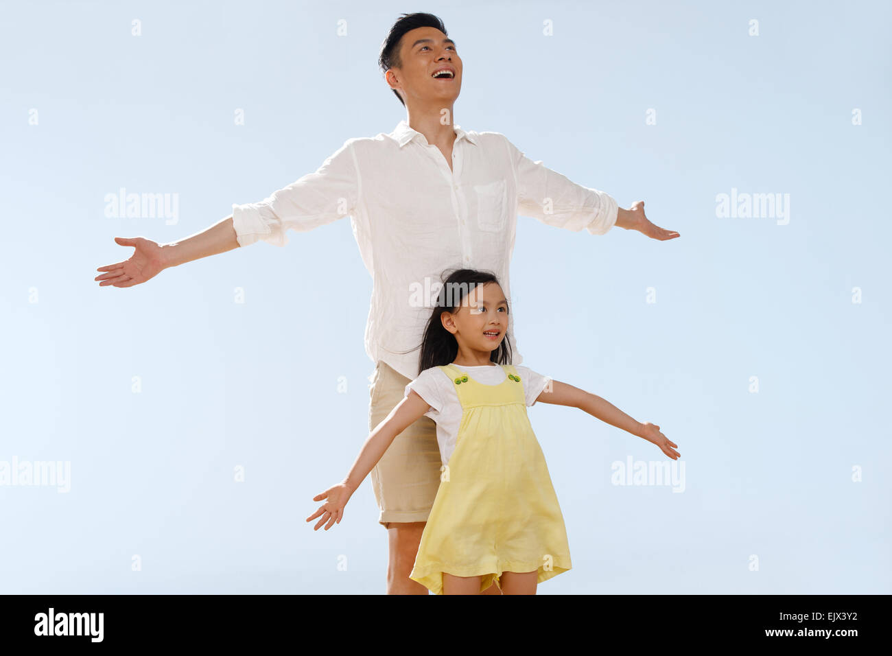 Father daughter open arms hi-res stock photography and images - Alamy
