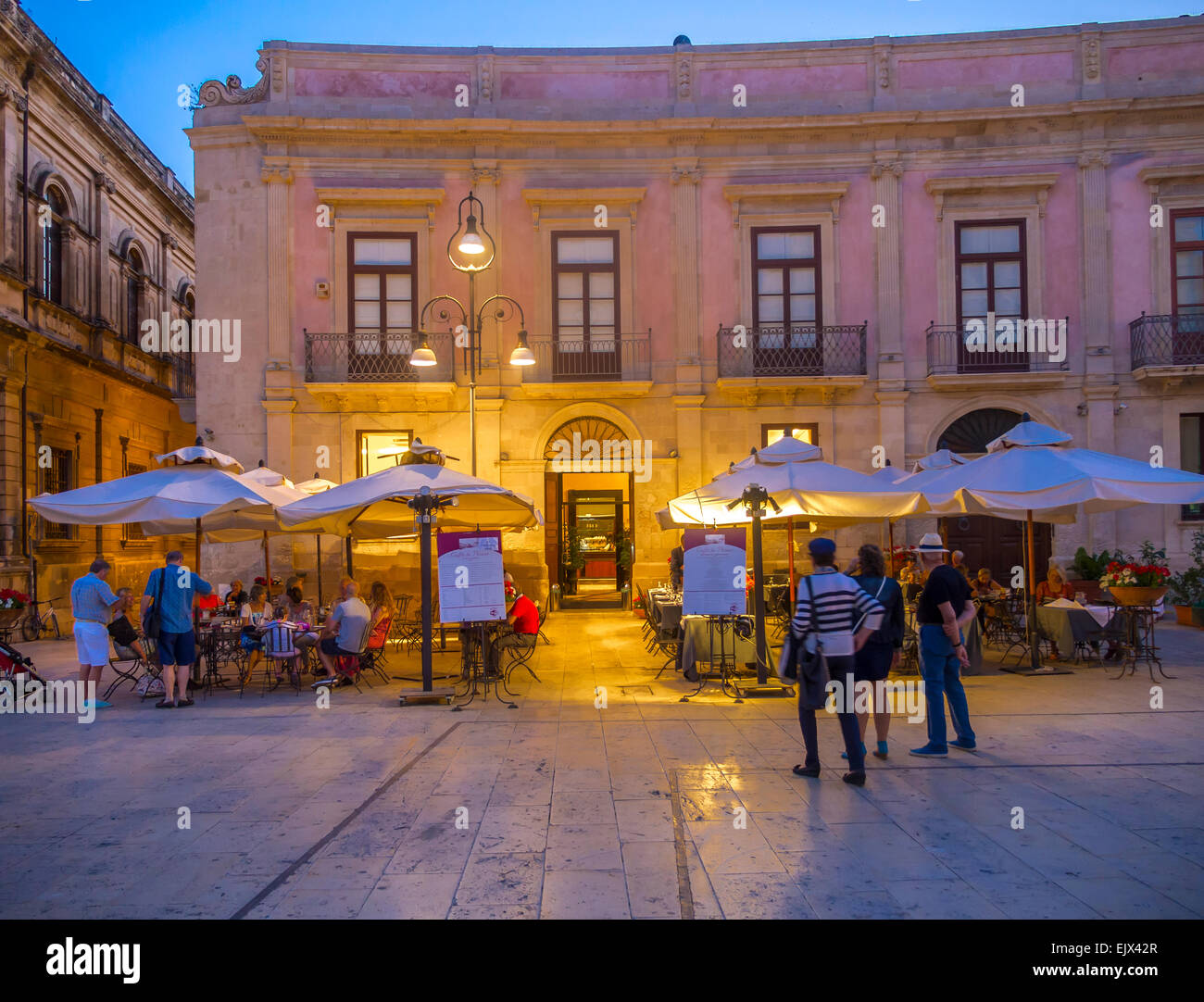 Cafes on Piazza Duomo, Piazza Duomo, La Vergine del Piliere, Syracuse ...