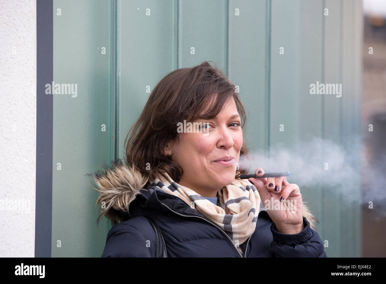 Smoker outside building hi-res stock photography and images - Alamy