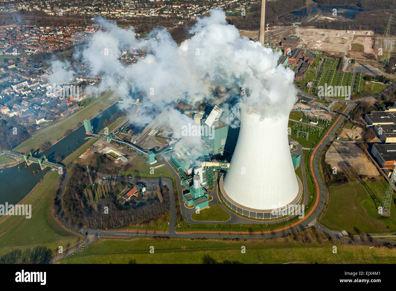 Walsum power plant with cooling tower and clouds of smoke, STEAG power ...