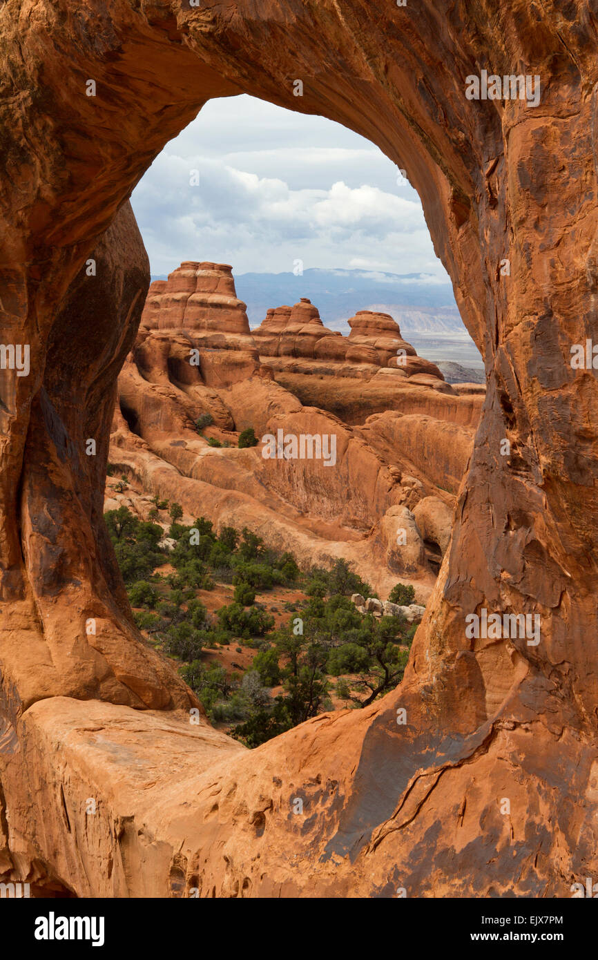 Arch window frame hi-res stock photography and images - Alamy