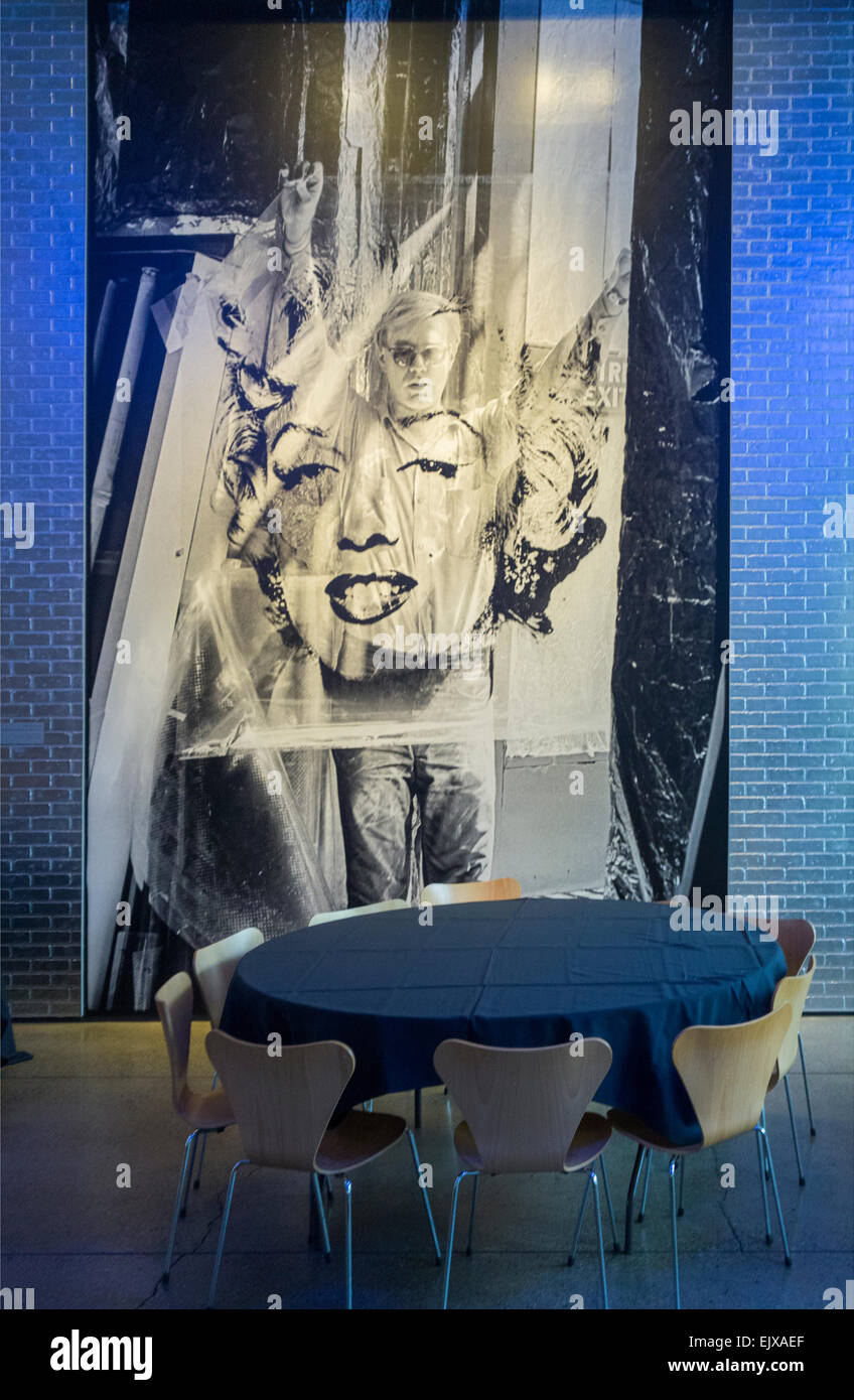 Artist andy warhol gallery hi-res stock photography and images - Alamy