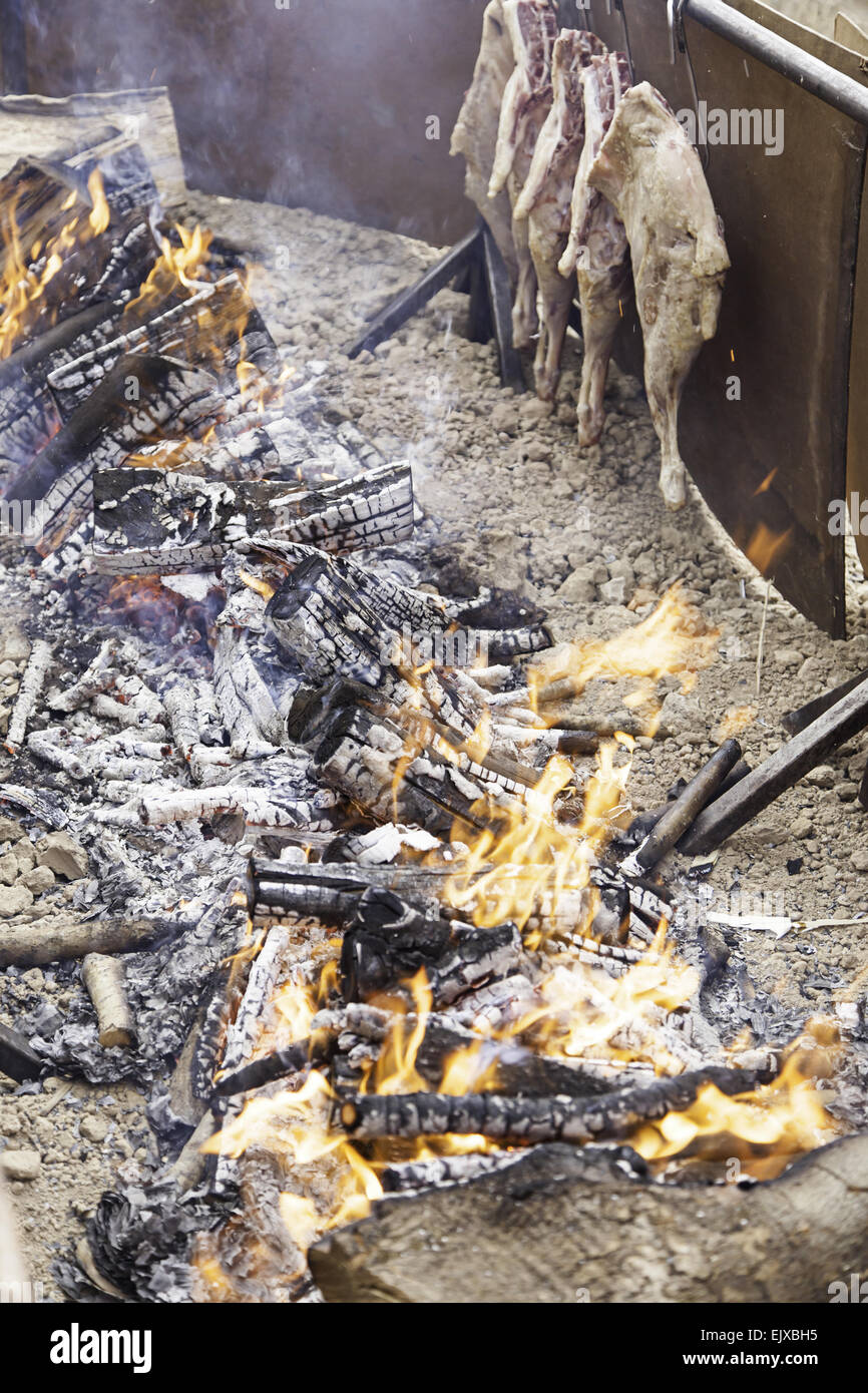 Fire Roasted Lamb, detail how to cook meat with fire Stock Photo - Alamy