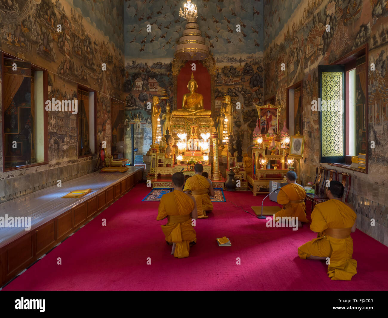 Buddhist monks meditating hi-res stock photography and images - Alamy