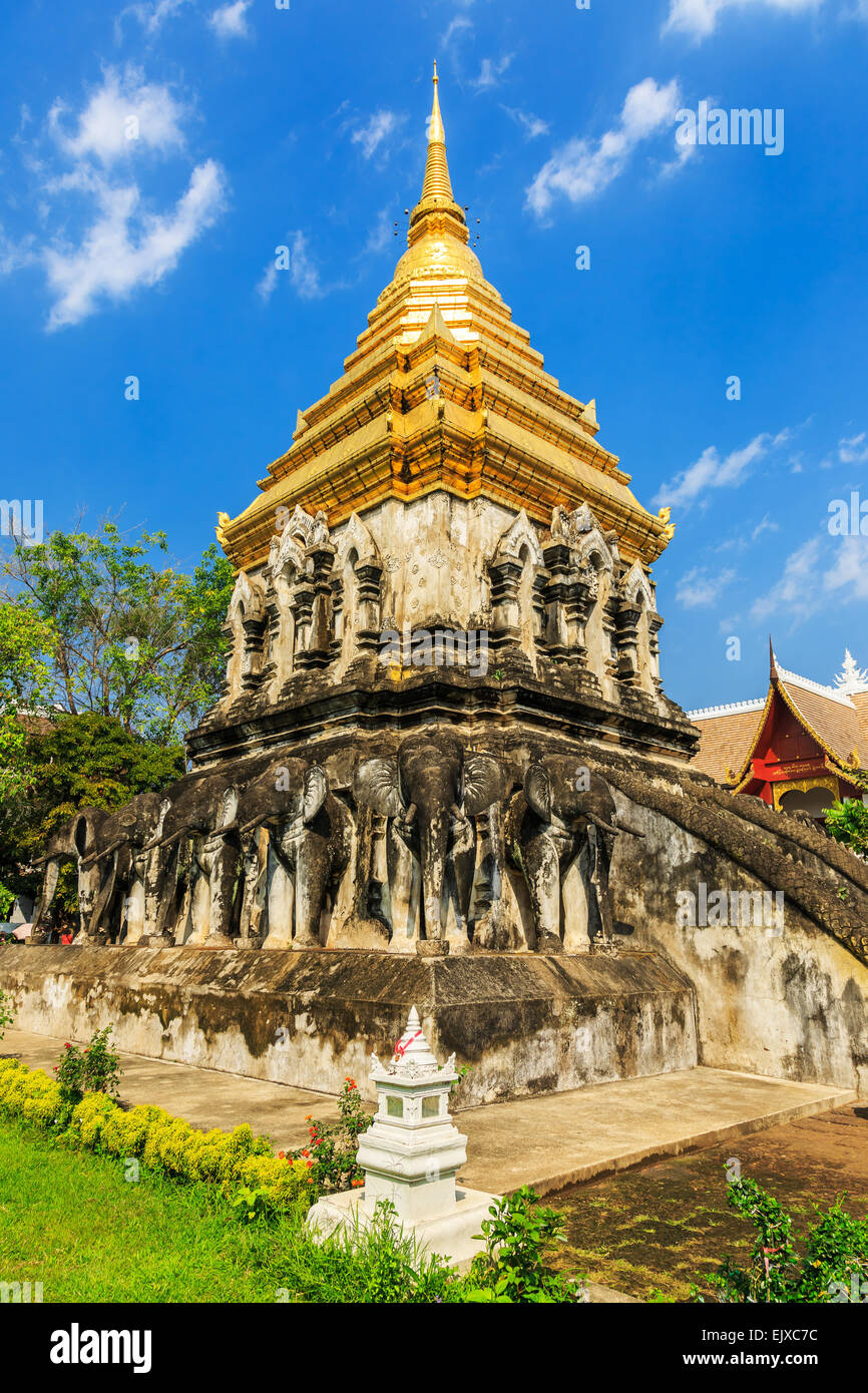 Thailand temple elephant statue hi-res stock photography and images - Alamy