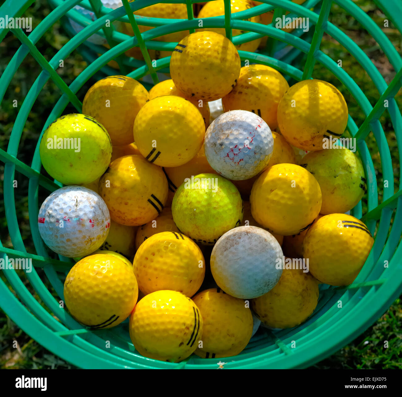 Driving the golf ball hi-res stock photography and images - Alamy