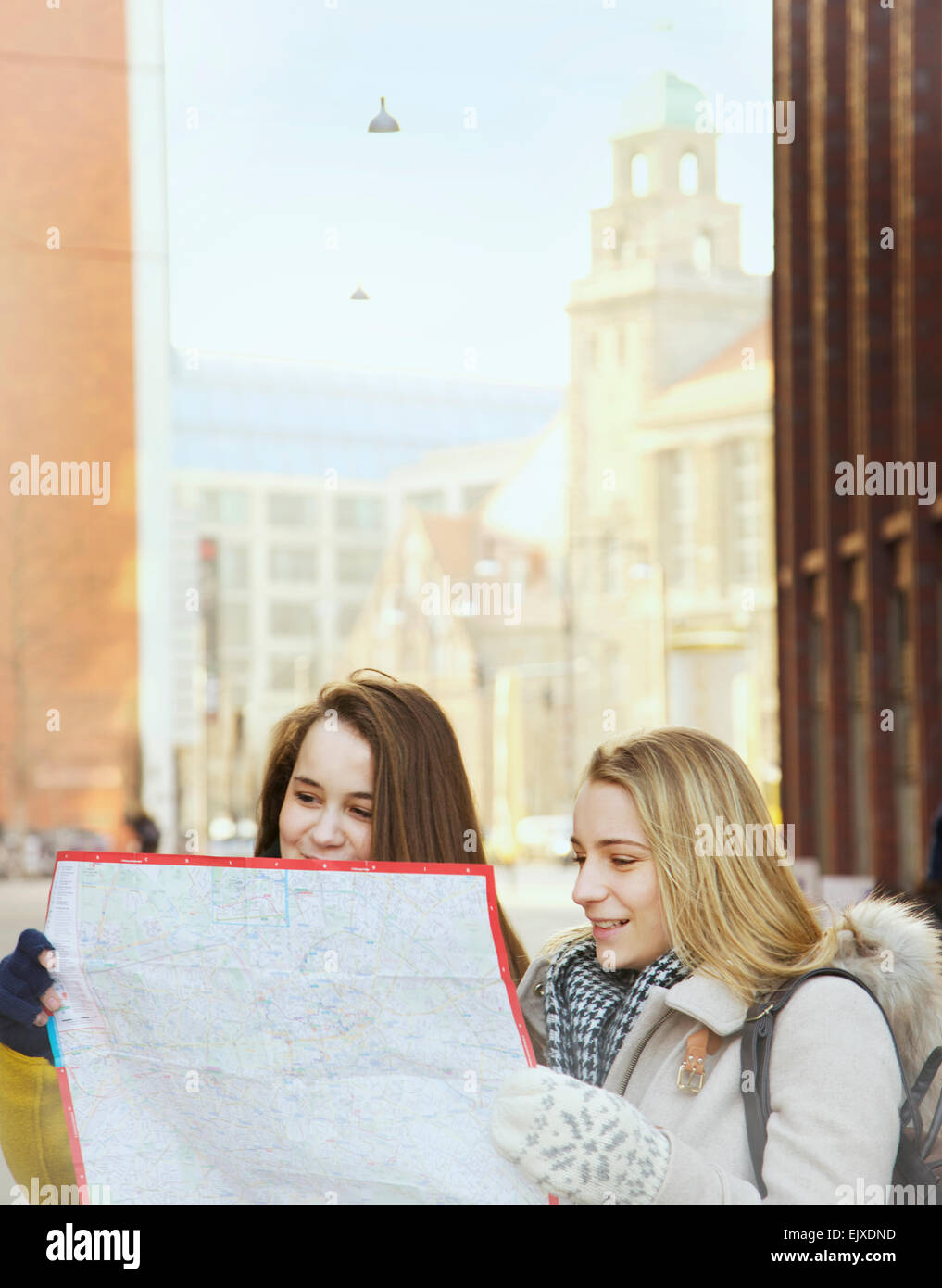 Teenage tourist map hi-res stock photography and images - Alamy