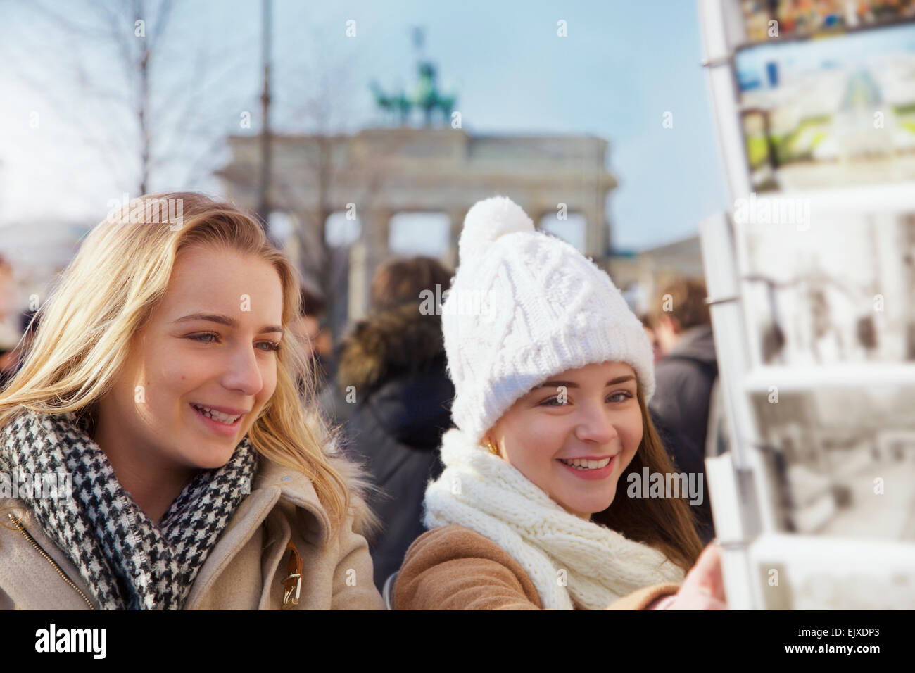 Girls shopping berlin hi-res stock photography and images - Alamy