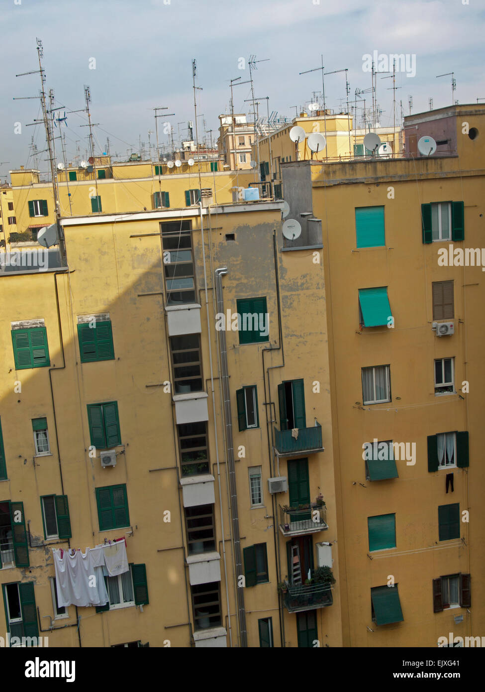 Residential block apartments rome hi-res stock photography and images ...
