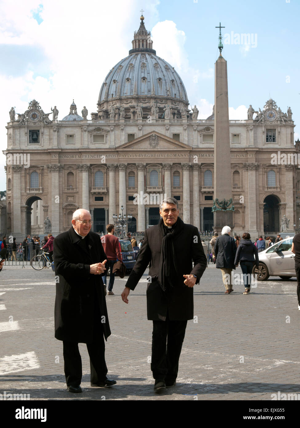 Priests in st peters basilica hi-res stock photography and images - Alamy