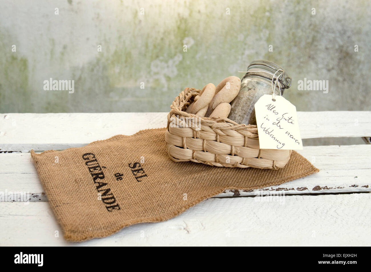 Welcome gift basket hi-res stock photography and images - Alamy