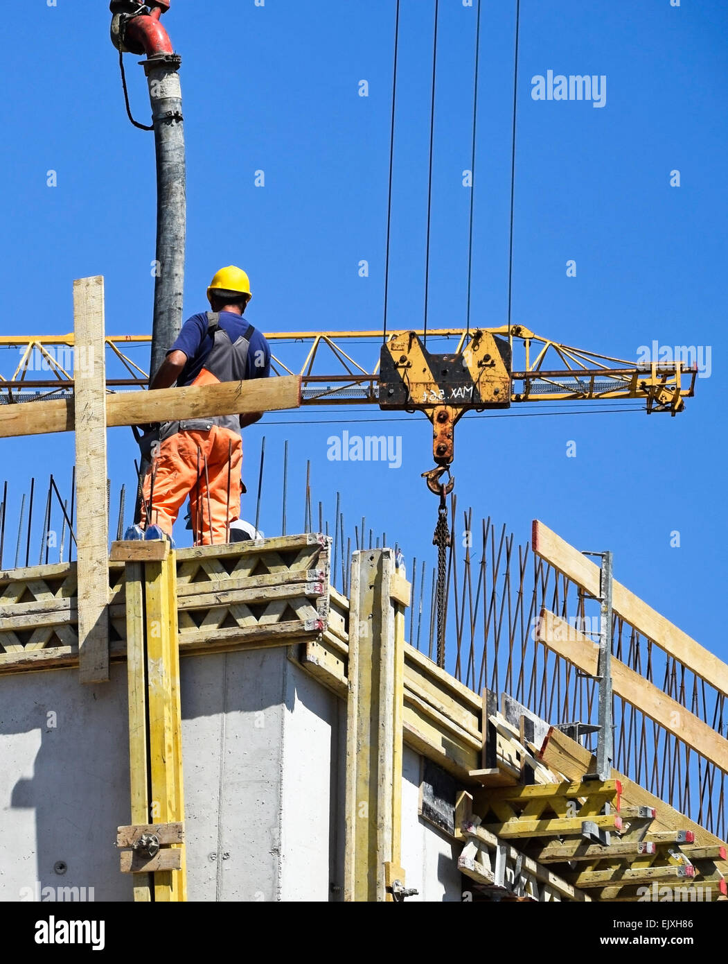 Construction of a new building Stock Photo - Alamy