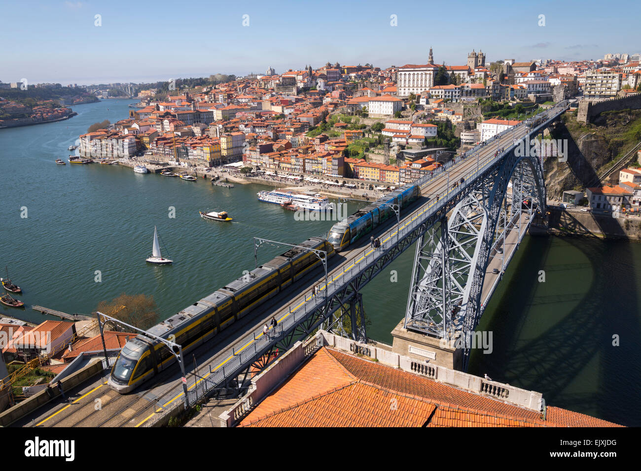 The Dom Luis 1 Bridge over the River Douro with Metro light rail in ...