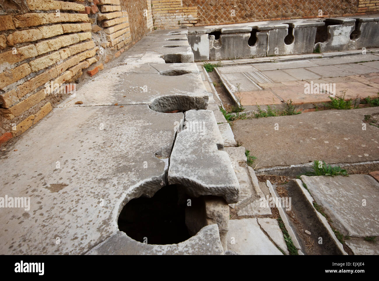Ancient rome toilet hi-res stock photography and images - Alamy