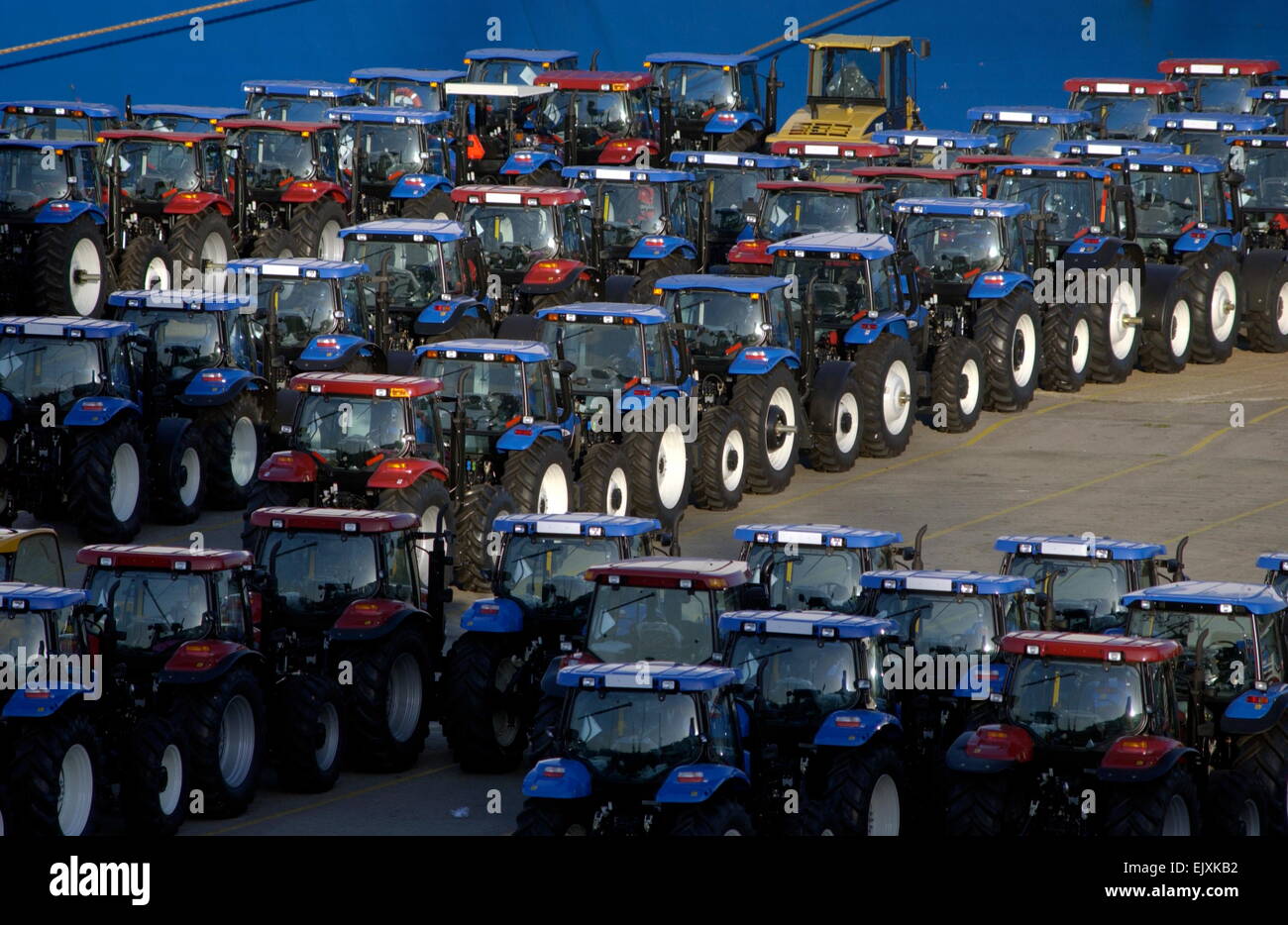 AJAXNETPHOTO - 13 OCT 2006 - SOUTHAMPTON, ENGLAND -TRACTOR IMPORTS ...