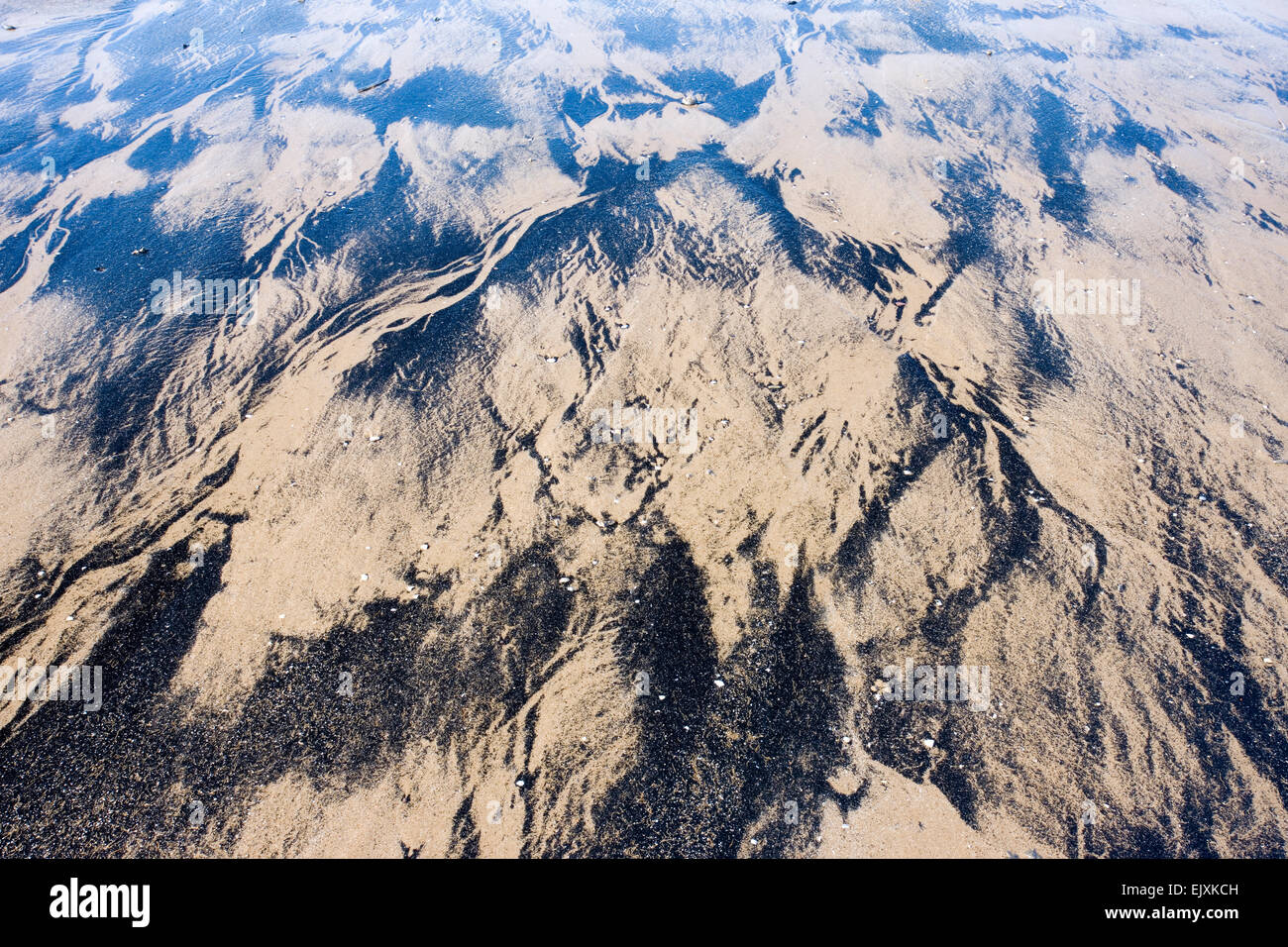 Beach sand patterns hi-res stock photography and images - Alamy