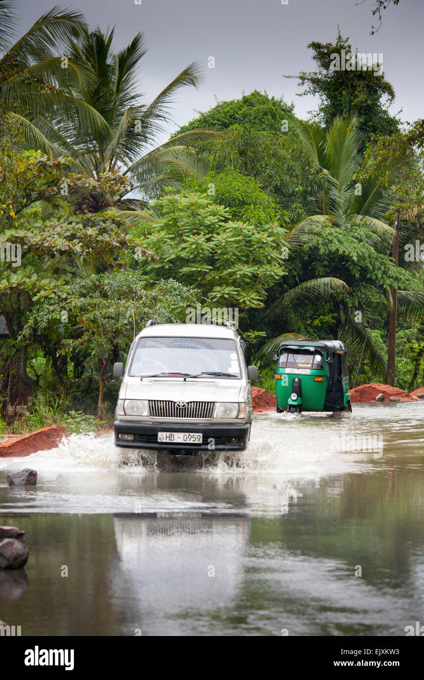 Car driving in rain storm hi-res stock photography and images - Alamy
