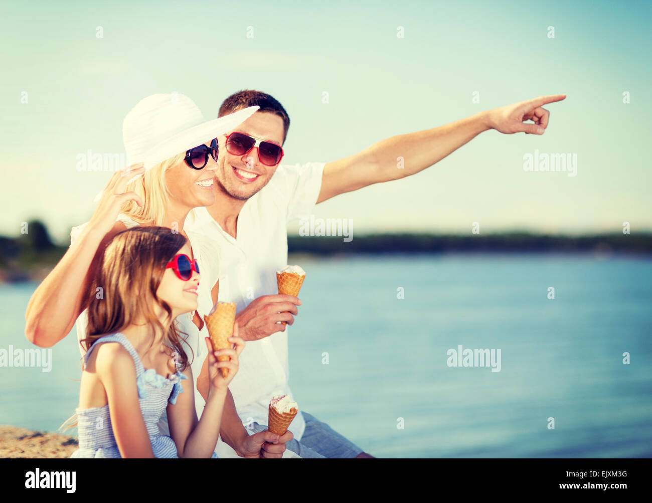 happy family eating ice cream Stock Photo - Alamy happy family eating ice cream Stock Photo - Alamy