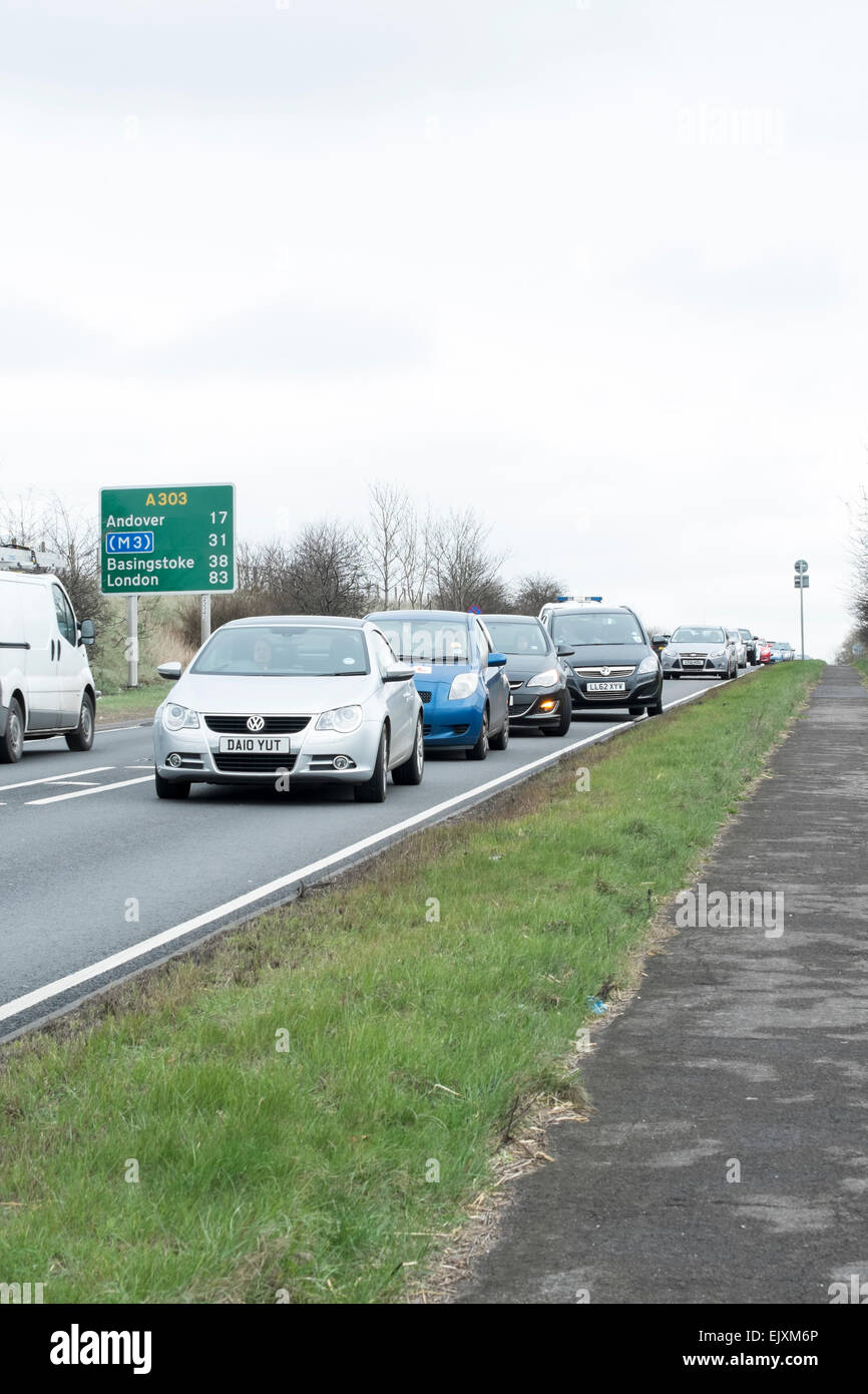 Stonehenge traffic queue a303 hi-res stock photography and images - Alamy