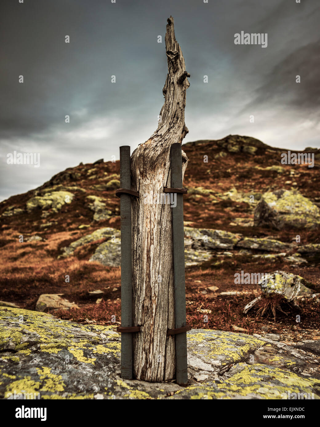 Trekking route marker hi-res stock photography and images - Alamy