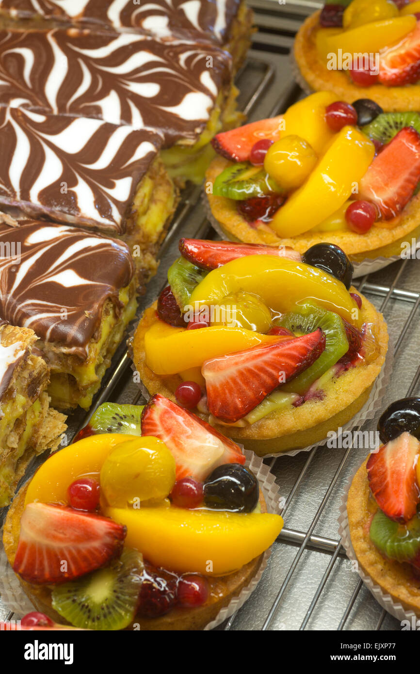 Petits fruits kiwi hi-res stock photography and images - Alamy