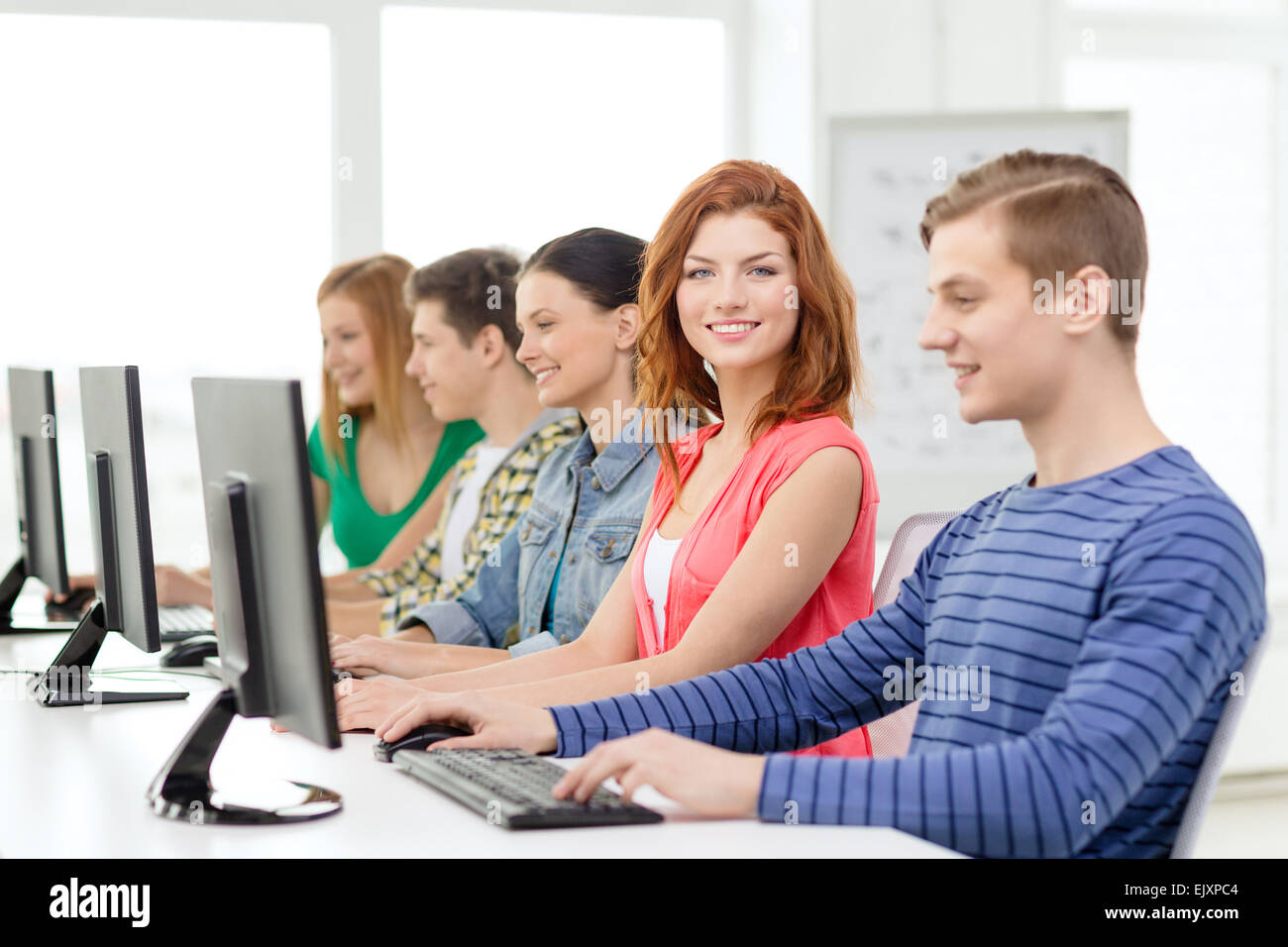 College female computer smiling hi-res stock photography and images - Alamy