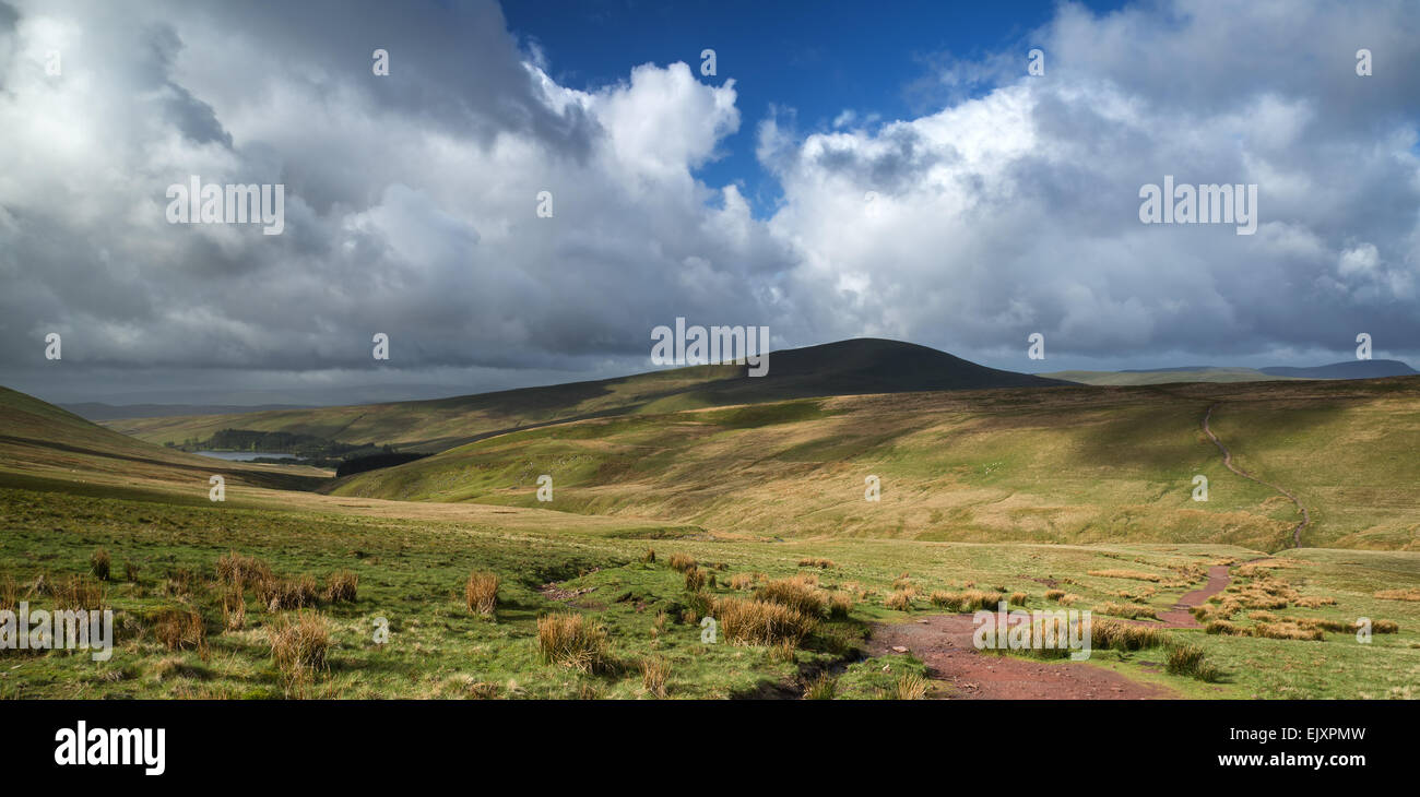 Beautiful landscape of Brecon Beacons National Park with dramatic sky ...