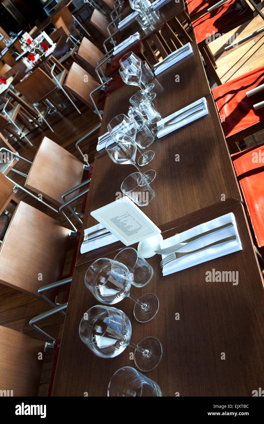 Stylish restaurant hi-res stock photography and images - Alamy