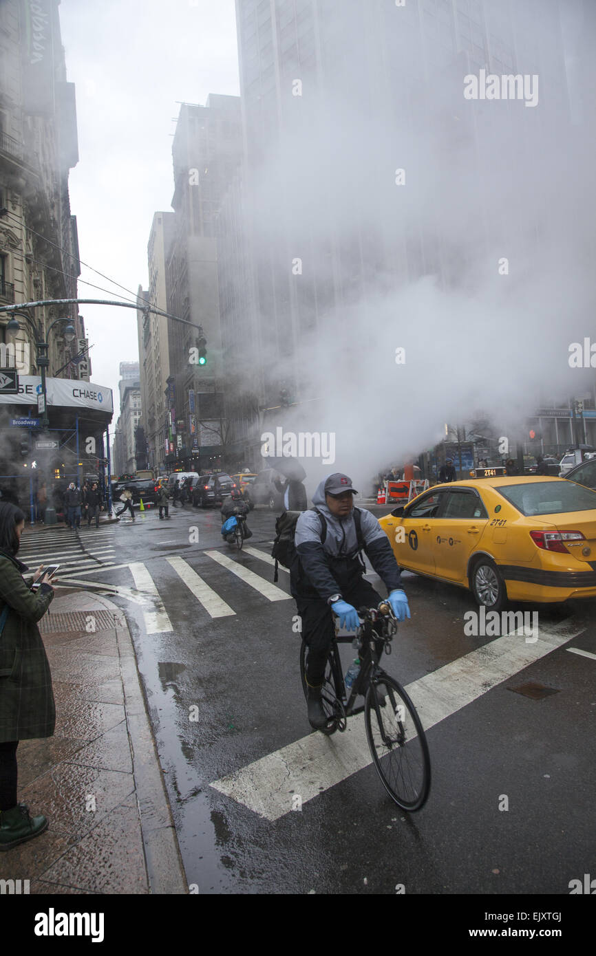 Manhattan rain hi-res stock photography and images - Alamy