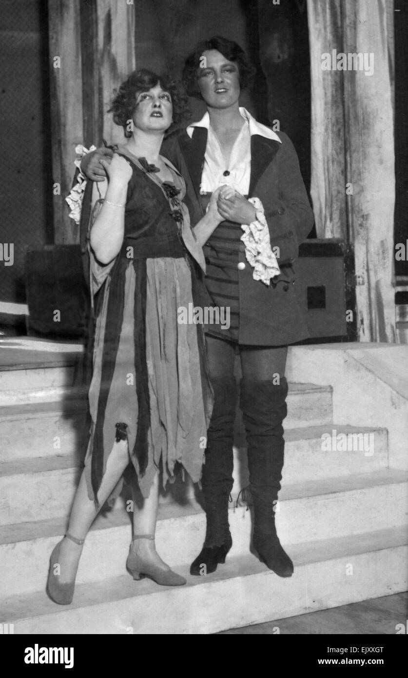 Scene from the play Robin Hood. 18th January 1922 Stock Photo - Alamy