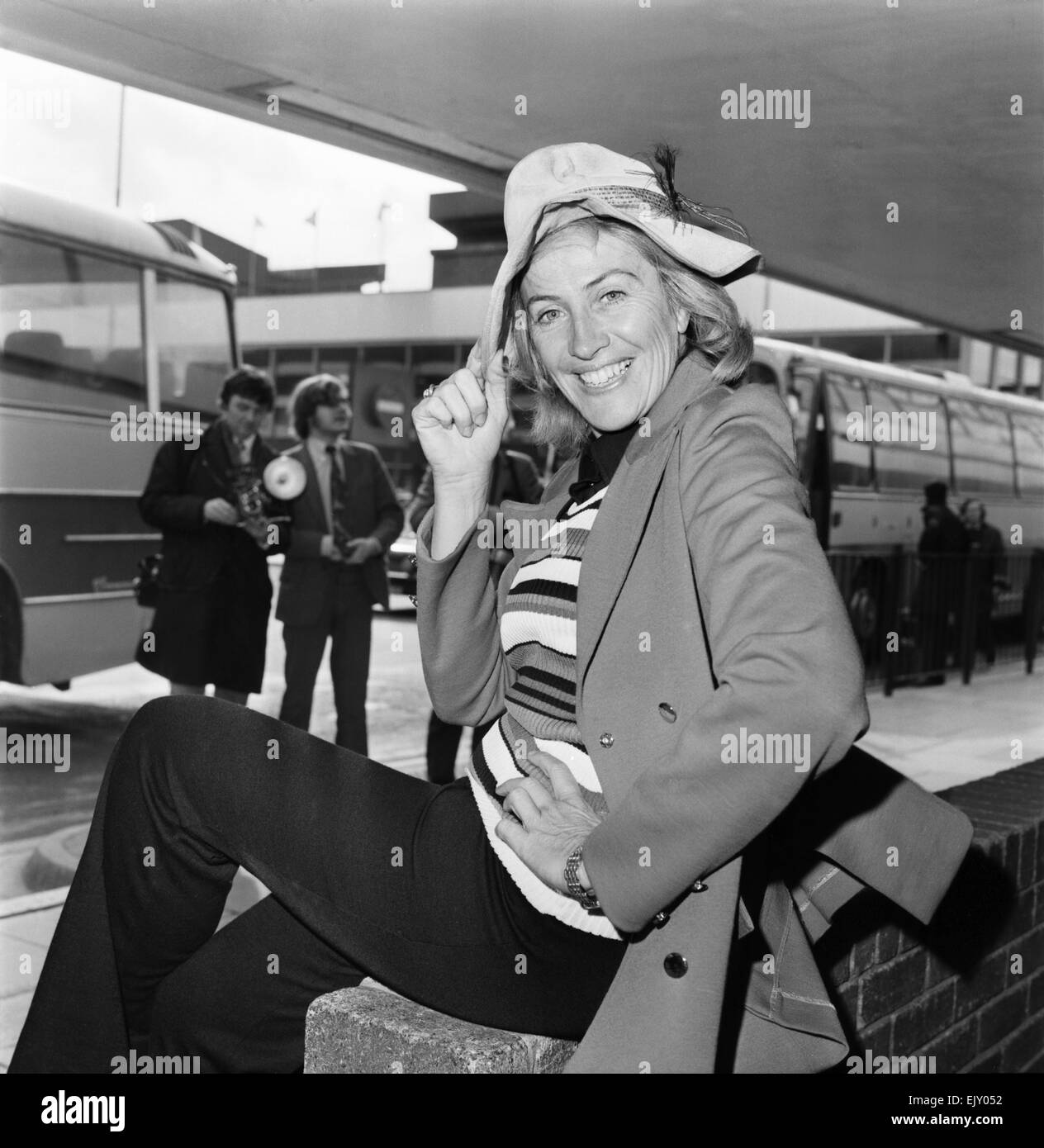 Maggie Fitzgibbon flew in fresh from a screen honeymoon with Harry ...