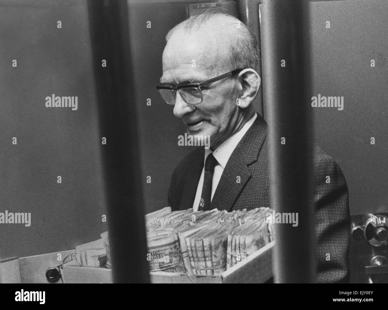 Bank manager 1970s hi-res stock photography and images - Alamy