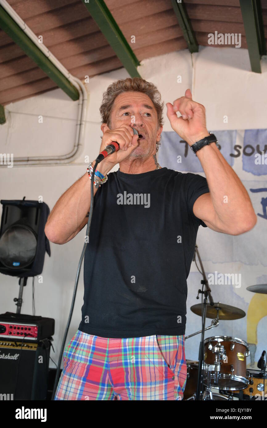 500 people hi-res stock photography and images - Alamy