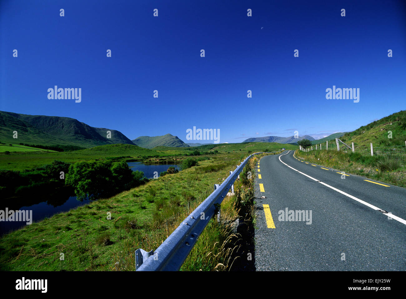 Ireland road journeys hi-res stock photography and images - Alamy