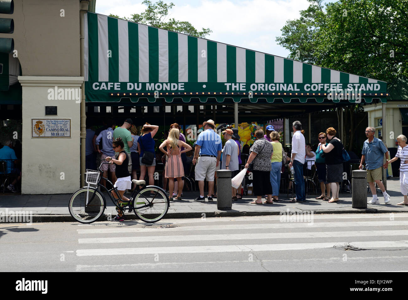 Cafe du monde hi-res stock photography and images - Alamy