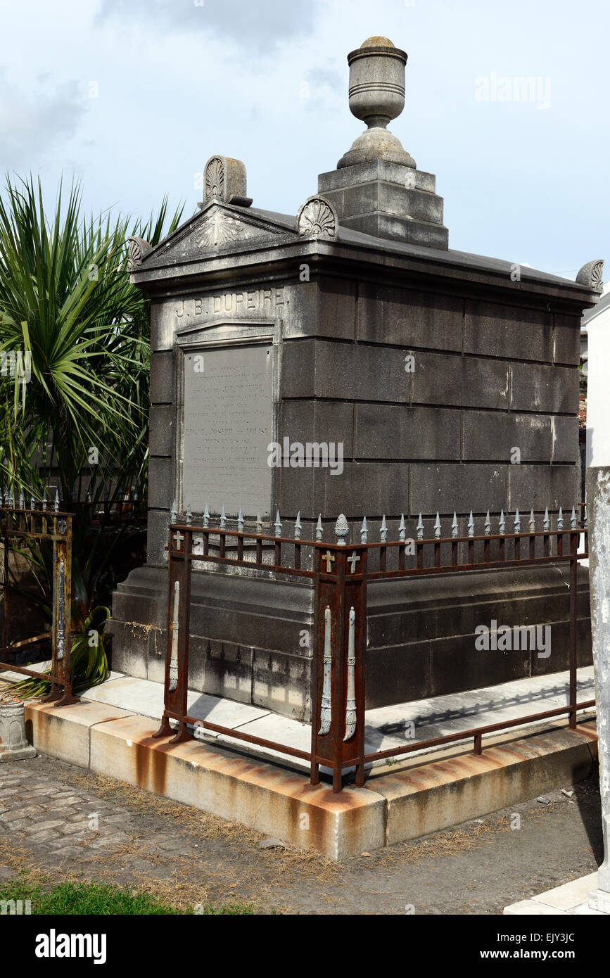 Burial above ground hi-res stock photography and images - Alamy