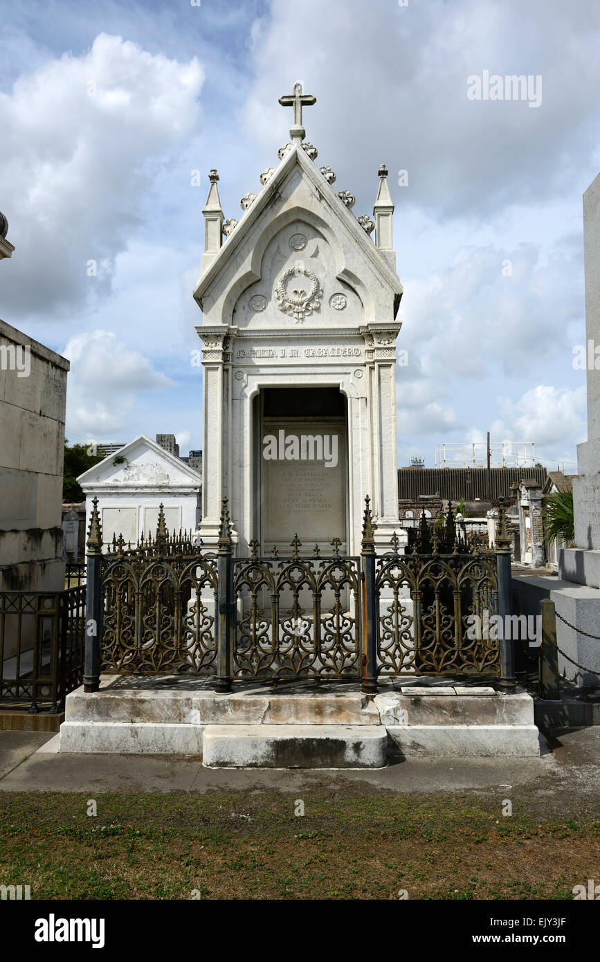 Above ground burial hi-res stock photography and images - Alamy