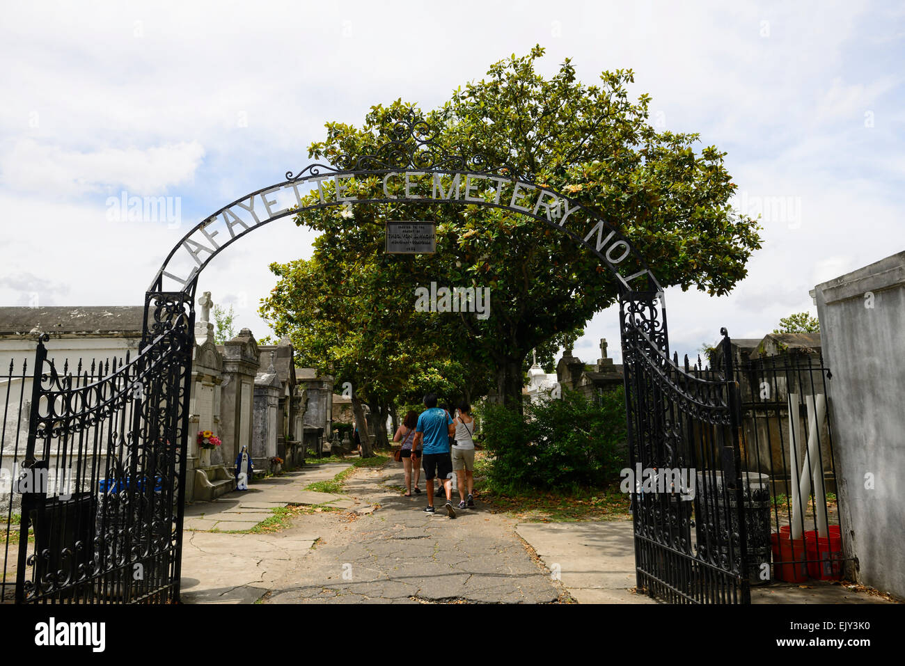 Above ground graves hi-res stock photography and images - Alamy