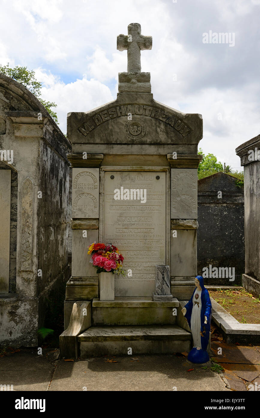 Above ground burial hi-res stock photography and images - Alamy