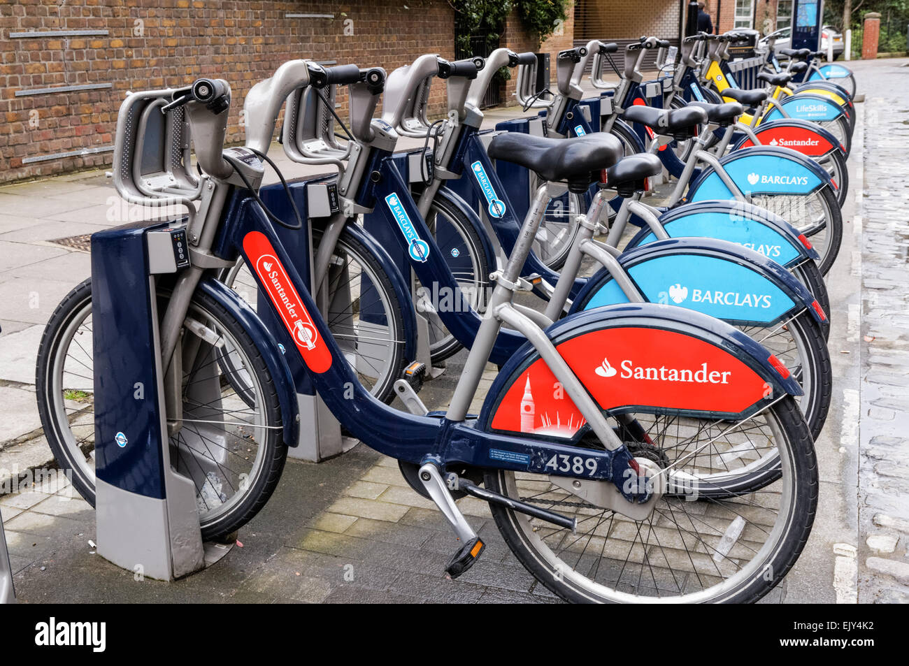 Barclays cycle hire london cycling cycles bikes hi-res stock ...